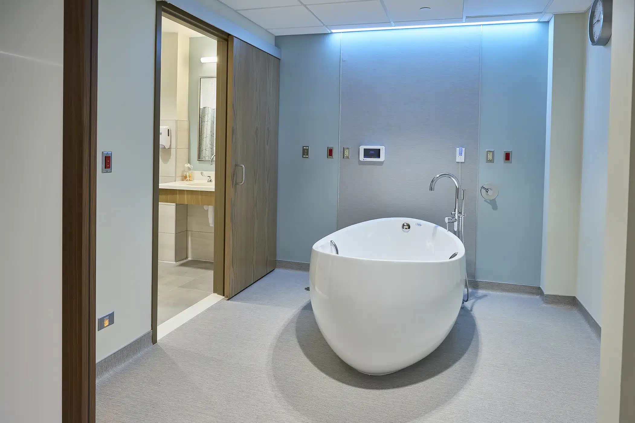 Water Birth Benefits & Risks - Glencoe Regional Health